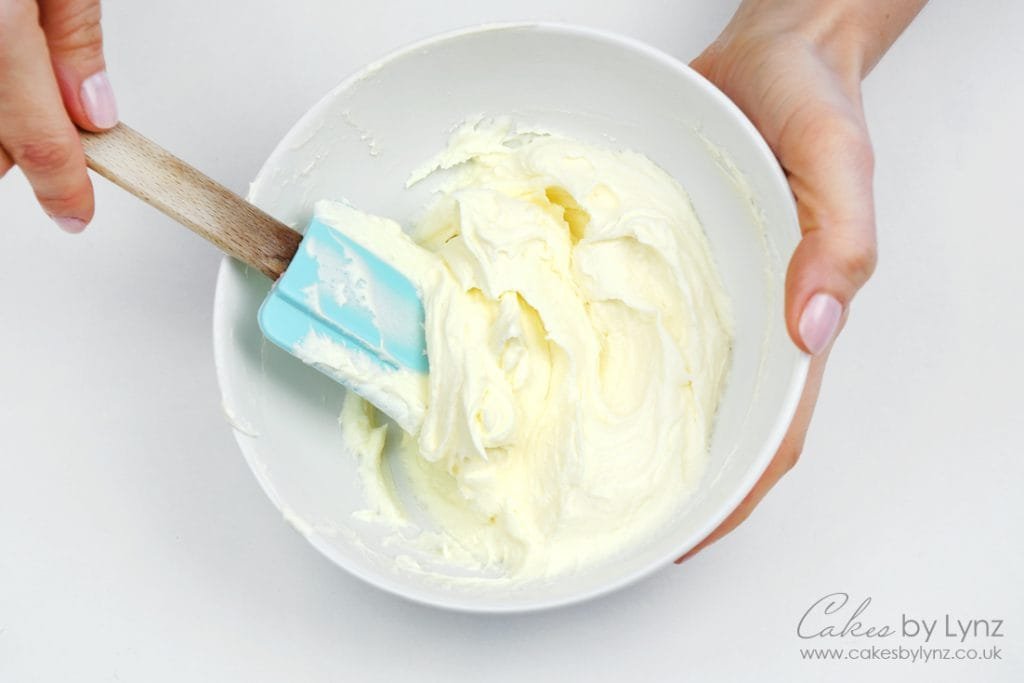 How to make the perfect creamy American Buttercream with Tips and ...