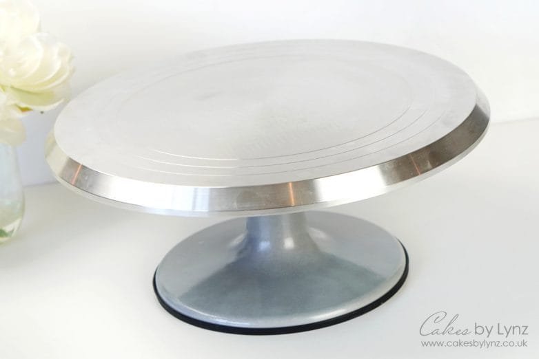 My Favourite Cake Decorating Tools - The Essentials - Cakes by Lynz