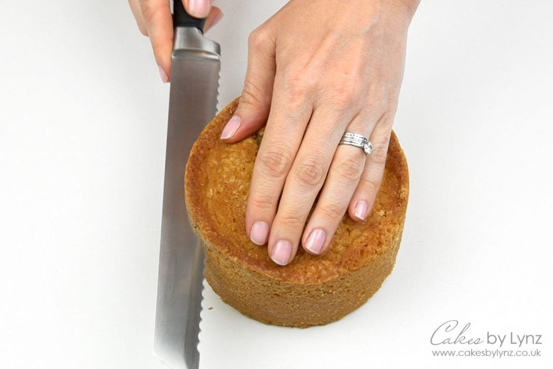 'Top 10 Tips' for Smooth Buttercream Cakes - Cakes by Lynz