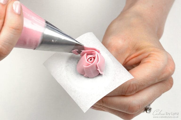 The 4 Best Piping Tips for Buttercream Roses - Cakes by Lynz